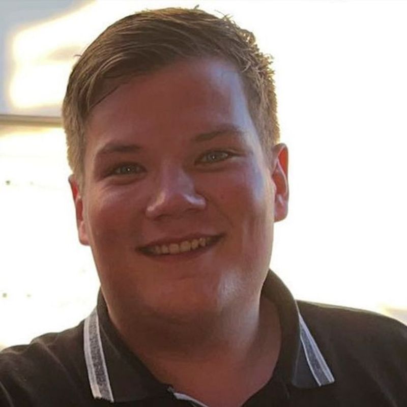 Bankje voor verongelukte Niels (20): 'Hij wordt nooit vergeten ...