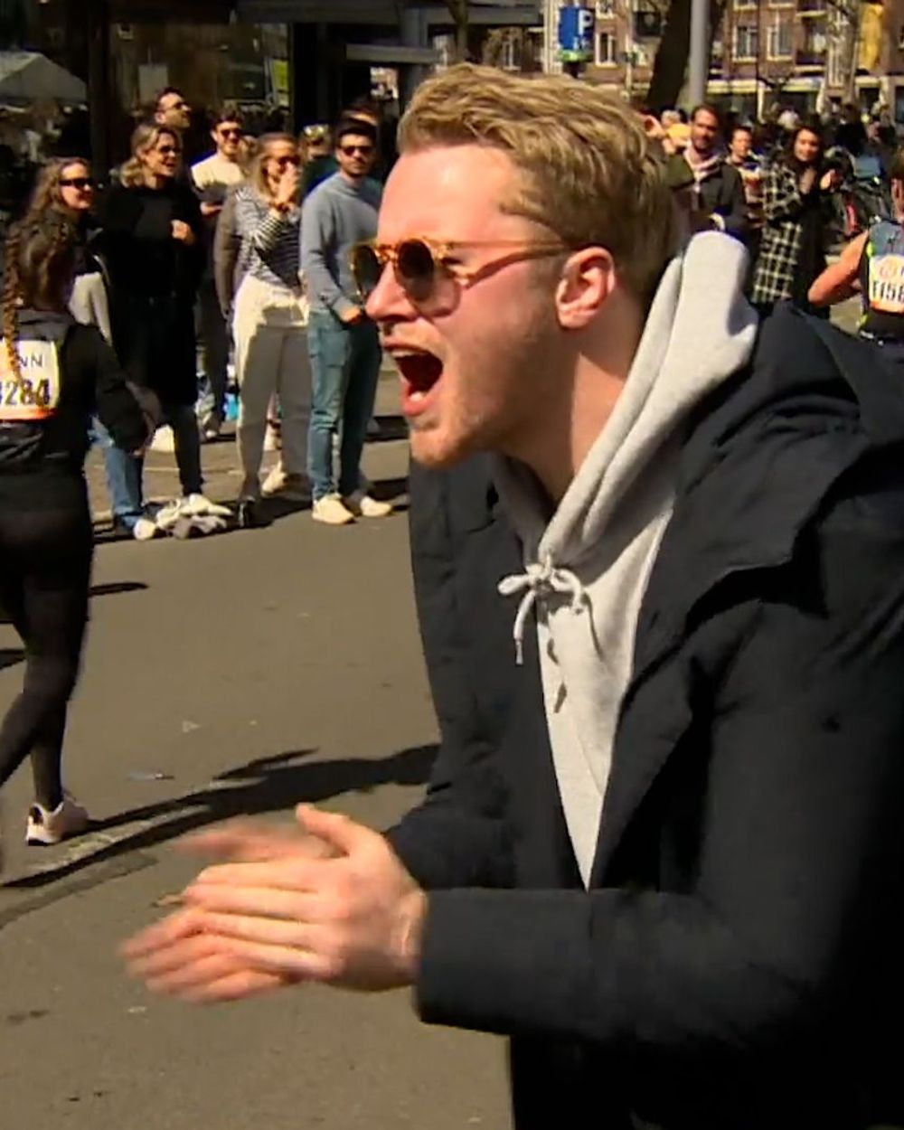Filmpje van juichende Rombout tijdens de Rotterdam Marathon levert hem ...