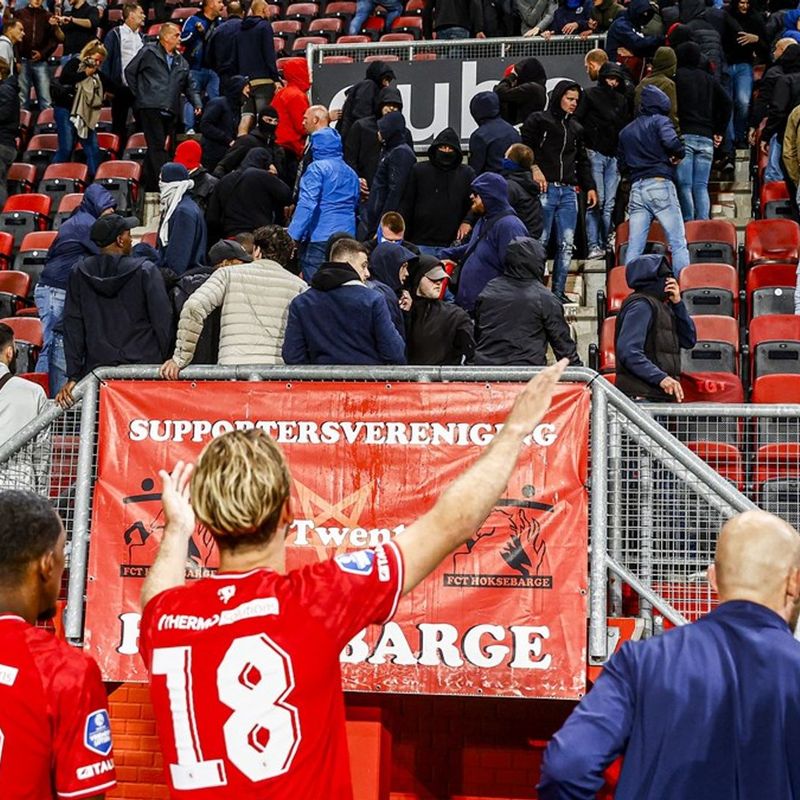 Rellen FC Twente - Hammarby: maandenlange celstraffen geëist tegen voetbalhooligans - Oost