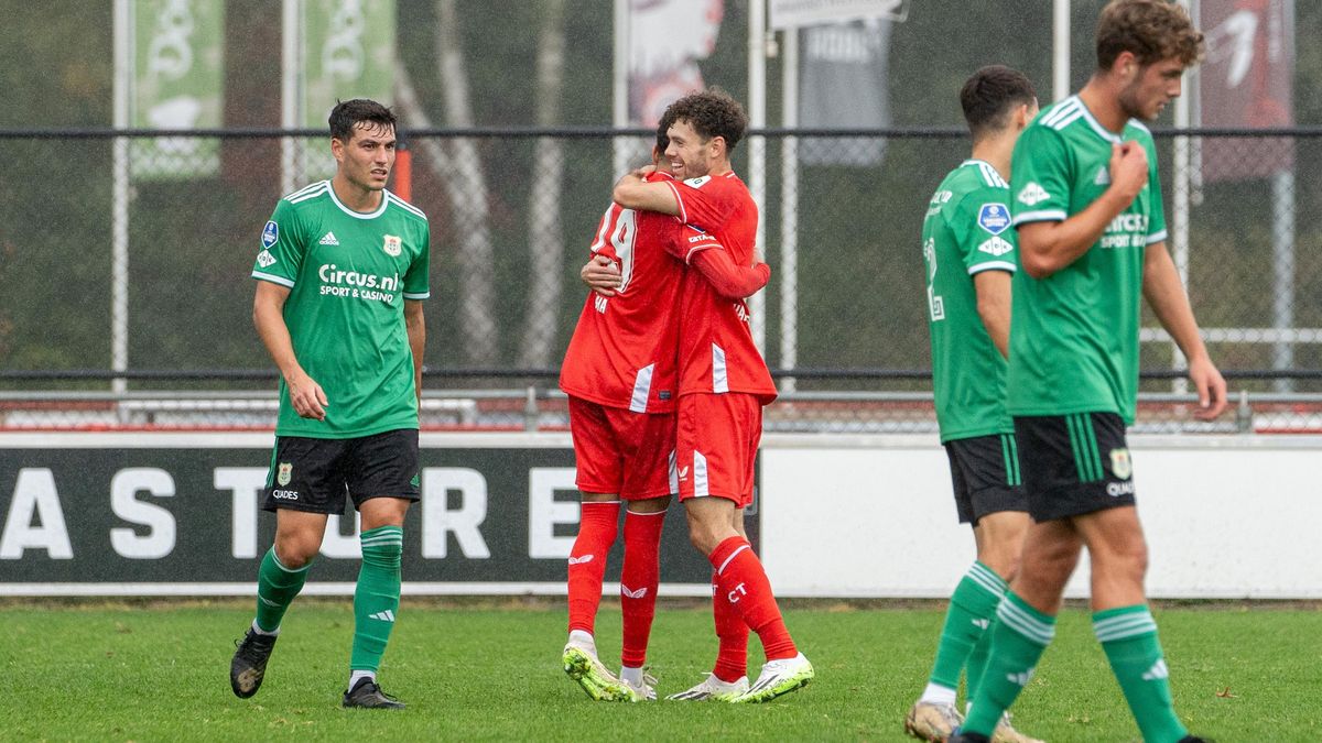 Reserves FC Twente in oefenduel langs PEC Zwolle - Oost