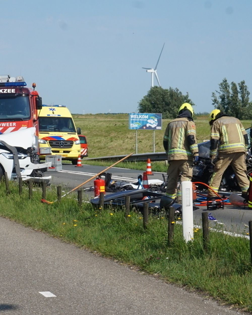 Gewonden bij botsing op N256, brandweer bevrijdt slachtoffer uit auto ...
