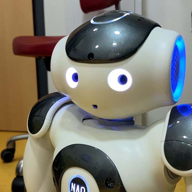 Dansend en zingend helpt robot kinderen met prikangst in het WKZ - RTV ...