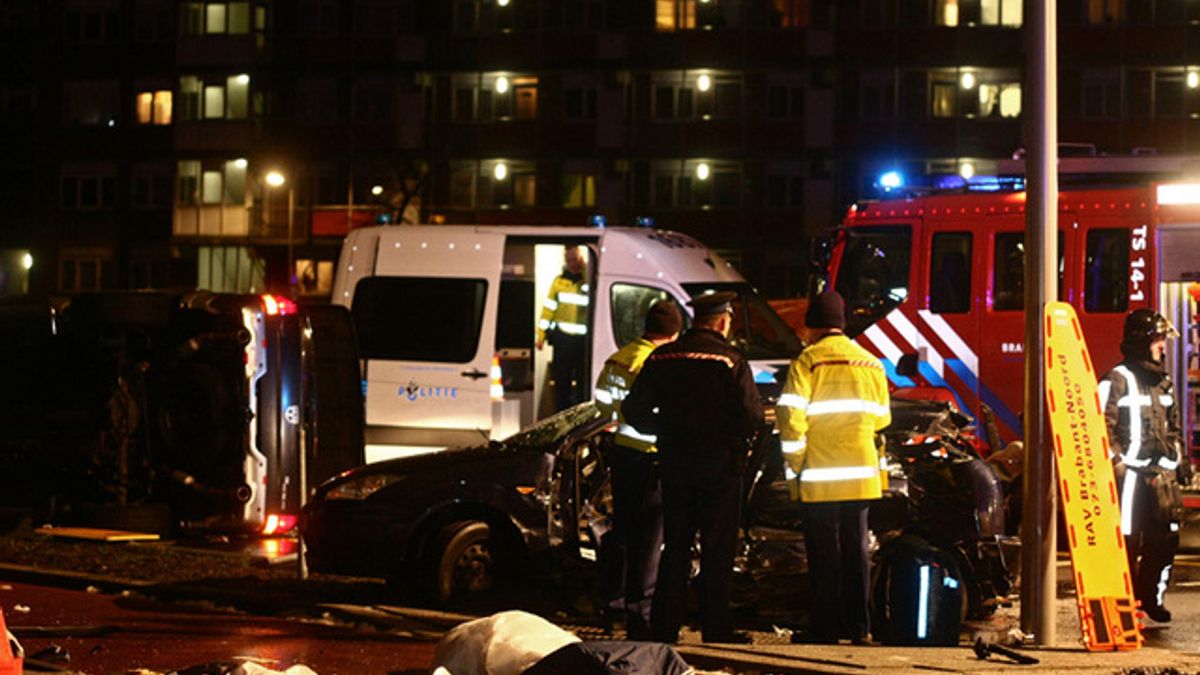 Doodrijder Vierhavensstraat blijft vastzitten - Rijnmond