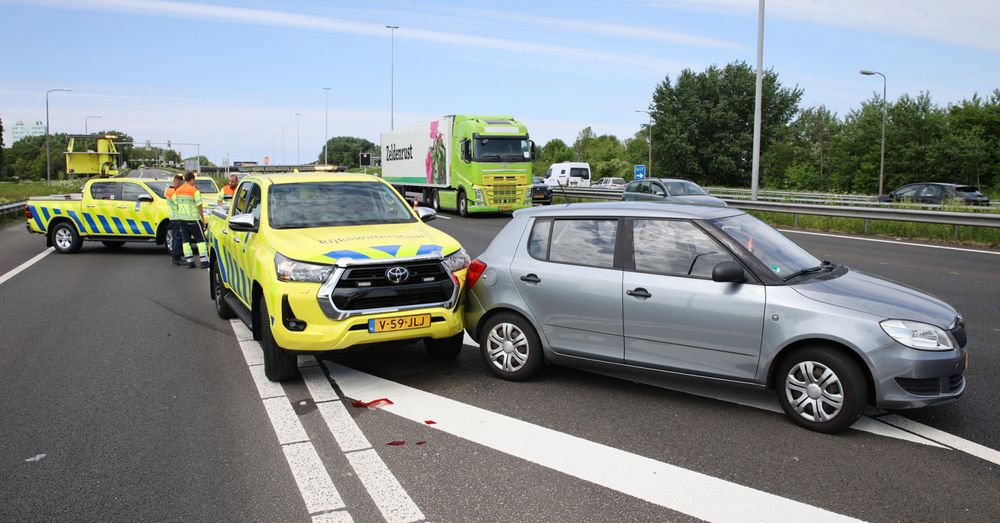 Weginspecteur aangereden bij werkzaamheden na pechgeval - Omroep West