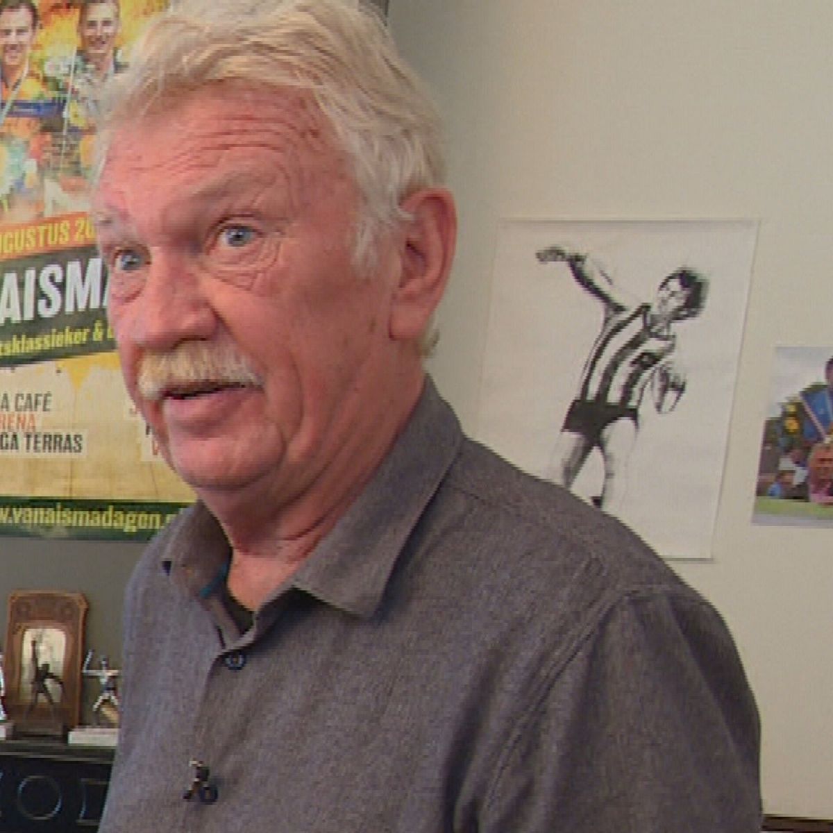 Shirts, ballen, petten, krantenknipsels; Marty verzamelt alles wat met ...