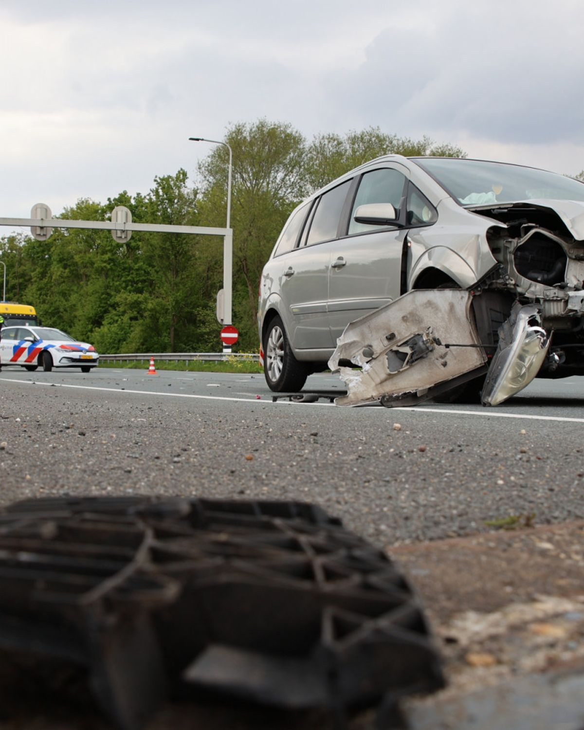 112-nieuws | Veel schade bij botsing tussen twee auto's - Omroep West