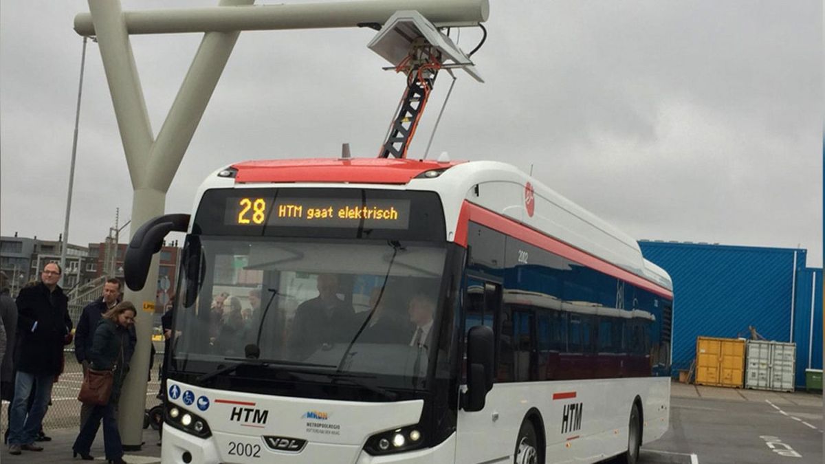 Hoogspanning bij start elektrische bus HTM - Omroep West