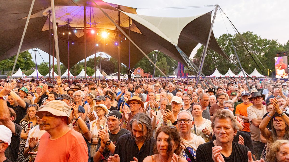 In beeld: Tropische start voor blues in Grolloo - RTV Drenthe