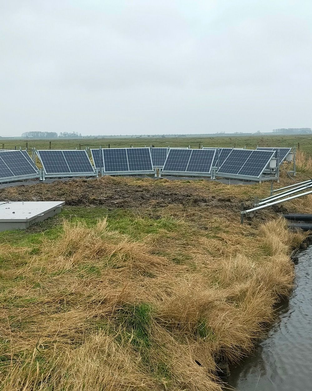 Nieuwe proef met waterpompen moet droogte in Yerseke Moer tegengaan ... Nieuwe proef met waterpompen moet droogte in Yerseke Moer tegengaan ...