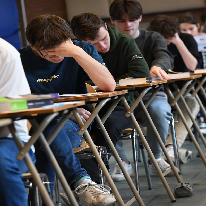 Spanning bij duizenden Gelderse scholieren: de examens beginnen - Omroep Gelderland