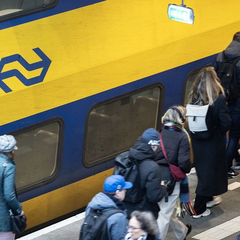 Irritatie over verdwijnen directe treinverbinding naar Schiphol, partijen in actie - Oost