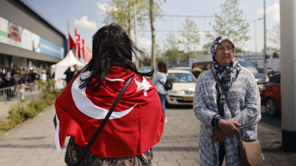 Turkse Nederlanders voor tweede keer naar de stembus: 'Bepalen het lot ...