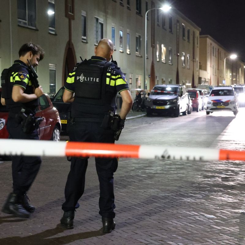 Schot gelost in Duindorp, politie houdt drie verdachten aan - Omroep West