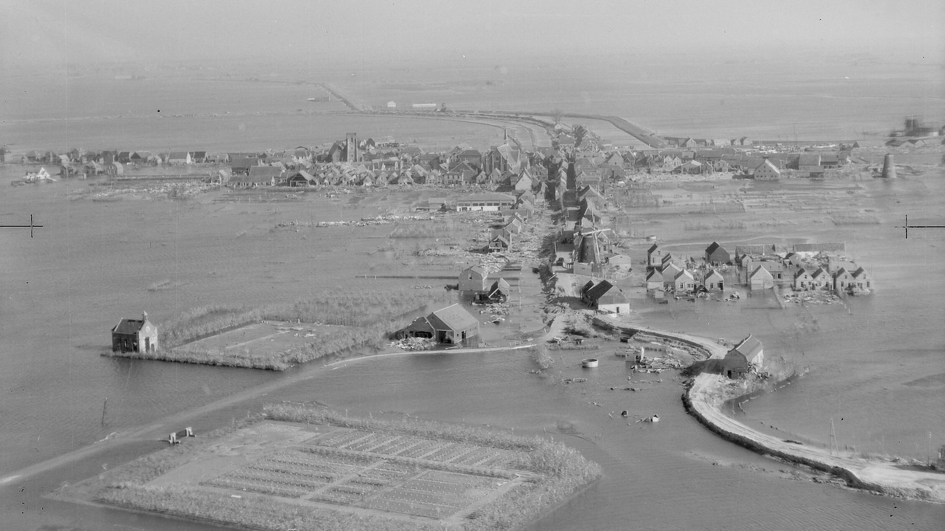 Regio herdenkt de Watersnoodramp van 1953 met prinses Beatrix, Rijnmond ...