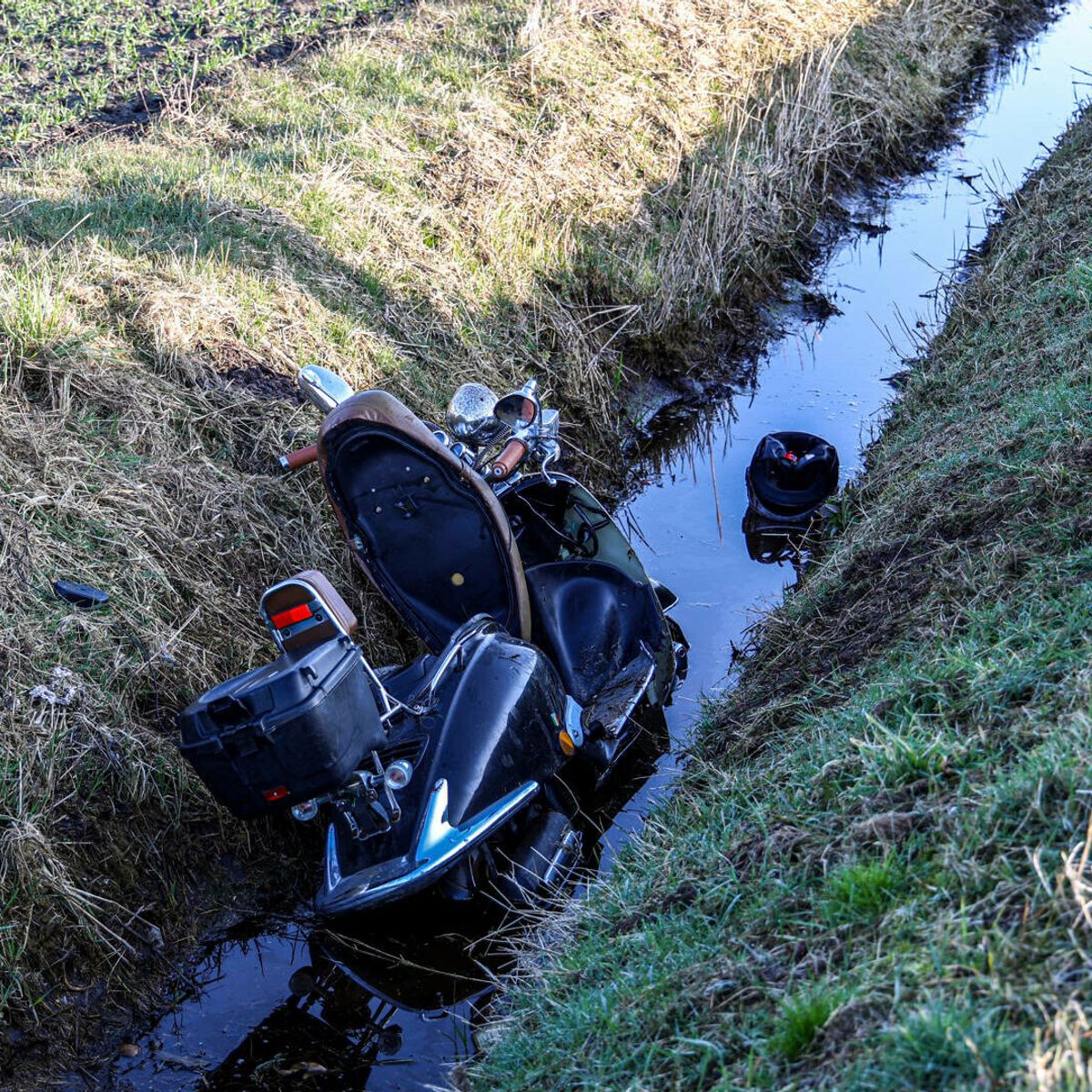 Scooter in sloot achtergelaten bij Nieuw-Dordrecht - RTV Drenthe