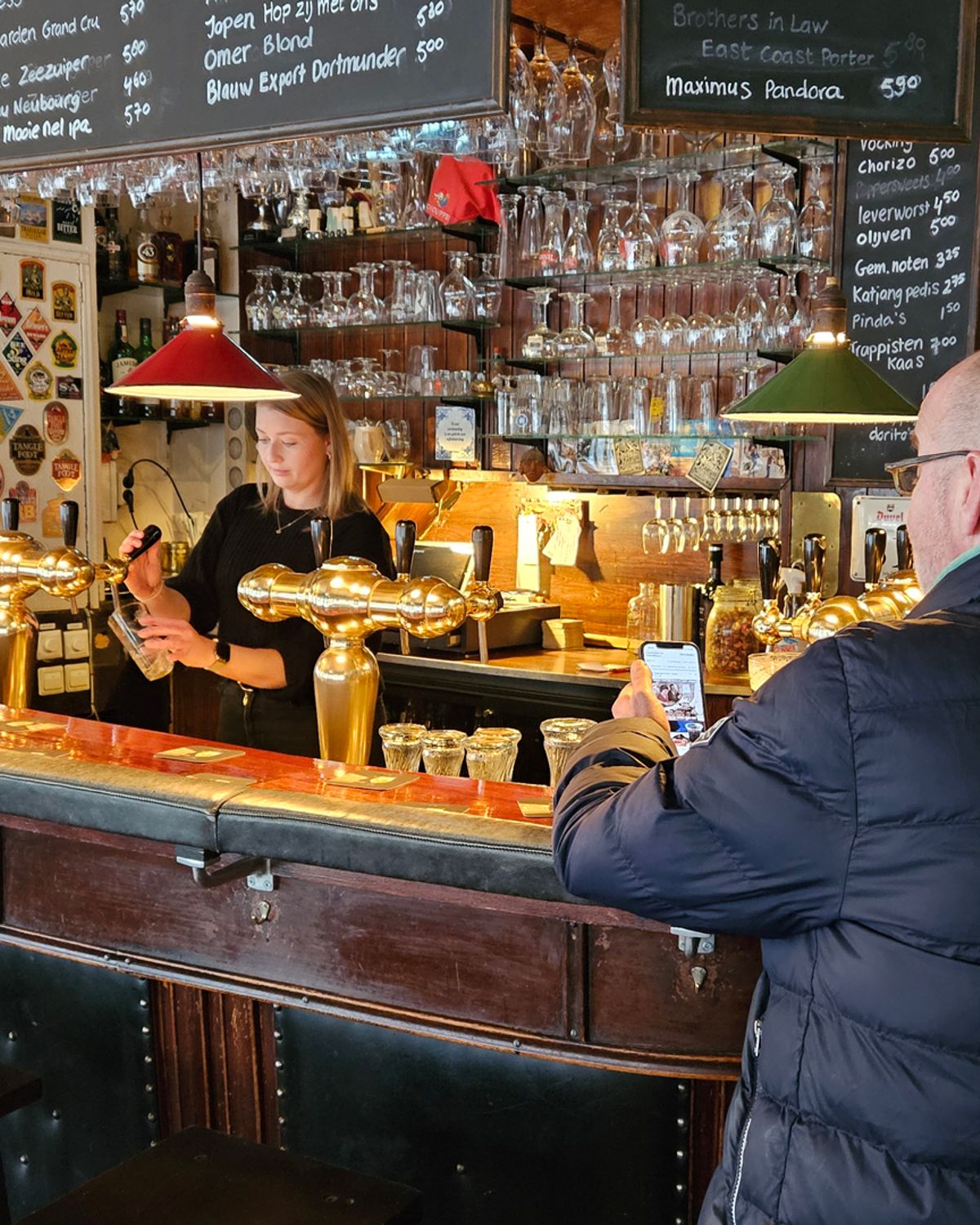 Café Jan Primus al 50 jaar bewust klassiek: geen muziek en geen ...