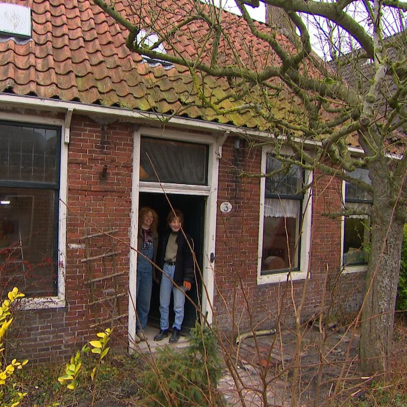 Sam en Luna kochten huis uit 1700 en knappen zoveel mogelijk zelf op ...