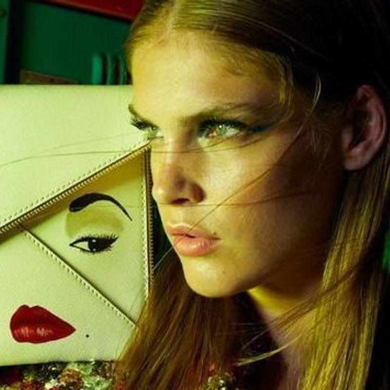 Jackie Hendrix ruziet met collega-modellen over de afwas - L1 Nieuws
