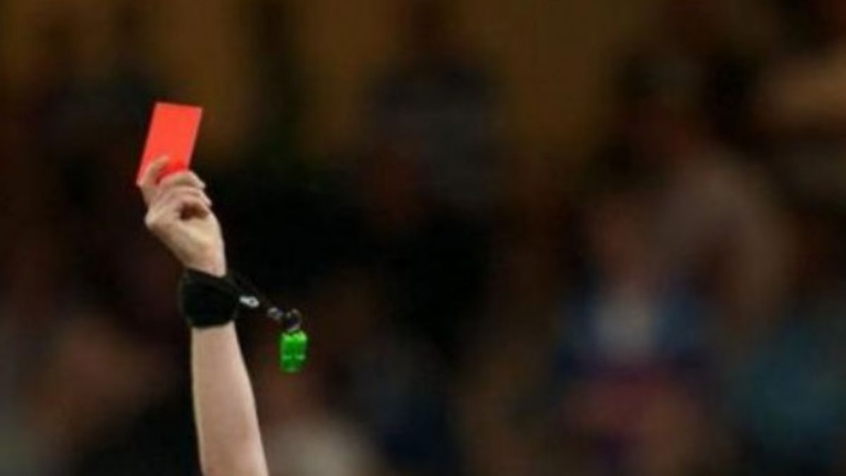 Drie rode kaarten voor Bargeres, Rolder Boys rolt ZNC op - RTV Drenthe