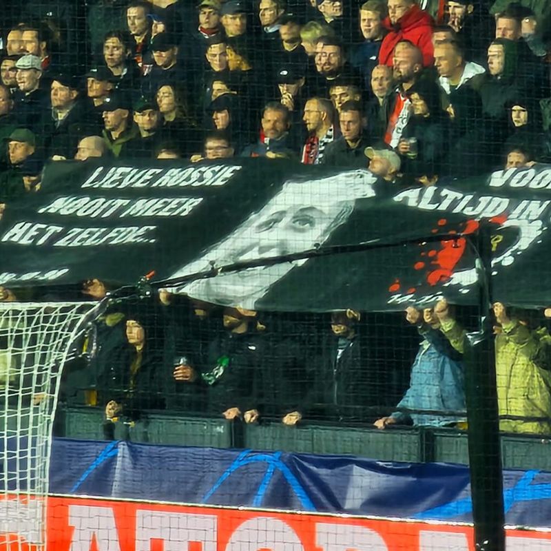 Spandoek bij Feyenoord voor verongelukte Rosella: 'Er zal altijd een ...