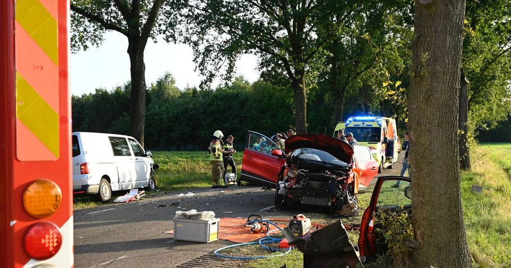 112 Nieuws: Ernstig ongeluk bij Vriezenveen | Deventenaar (81) komt om bij ongeval bij Lochem - Oost