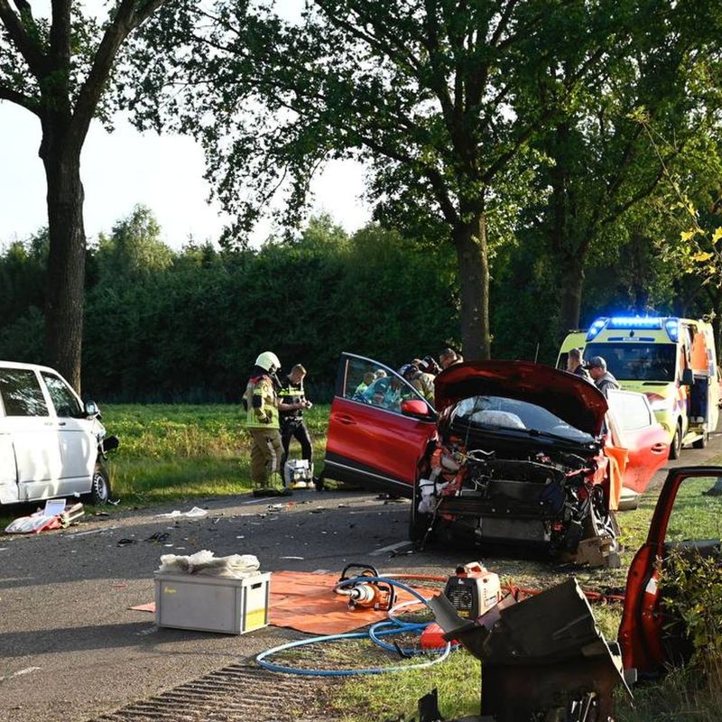 112 Nieuws: Ernstig ongeluk bij Vriezenveen | Deventenaar (81) komt om bij ongeval bij Lochem - Oost