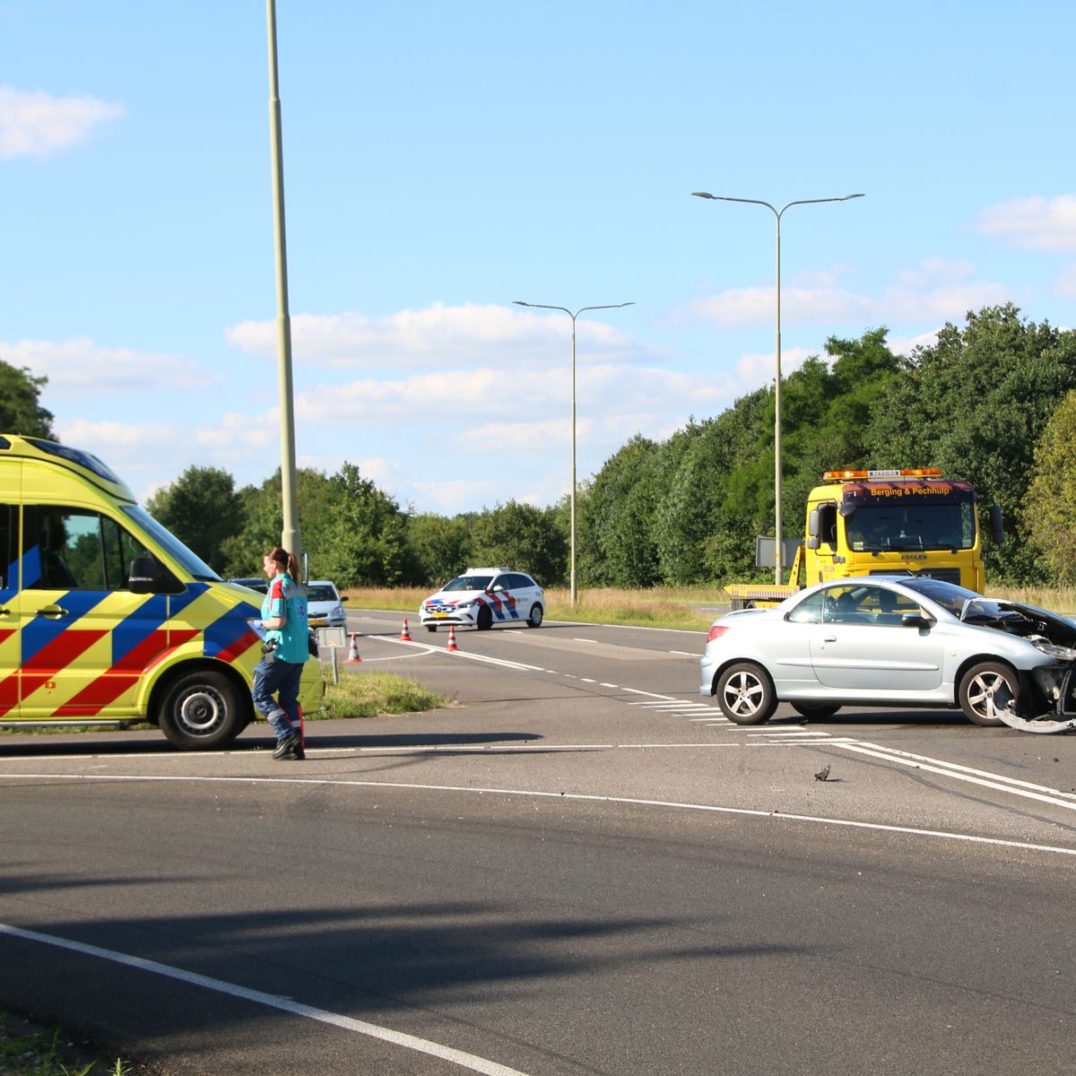 Gewonde bij ongeluk op kruising Rondweg Emmen - RTV Drenthe