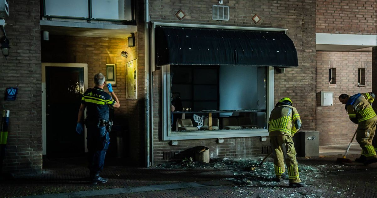 Explosie bij pilatesstudio: raam uit pand geblazen - Omroep Gelderland