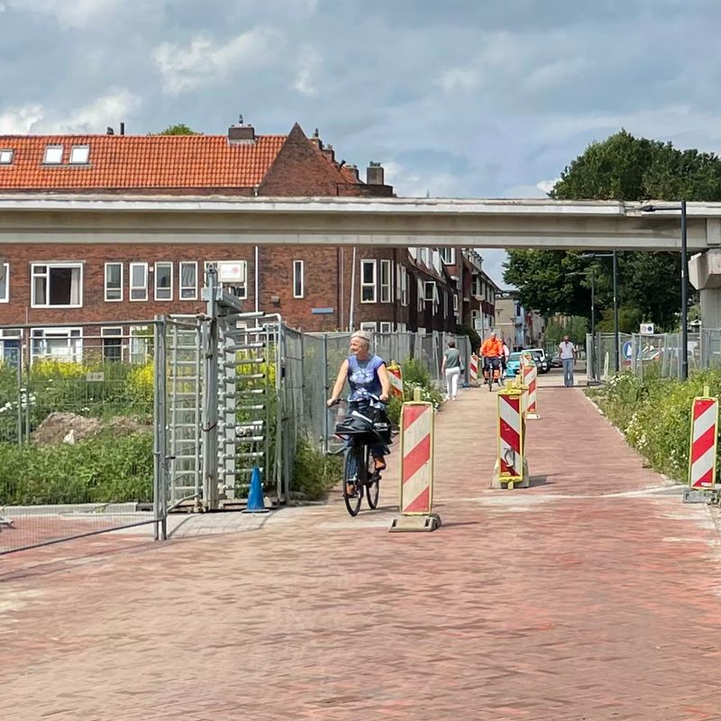 Blijft het stuk oude ringweg, bestemd voor Geheugenpaviljoen, staan of ...