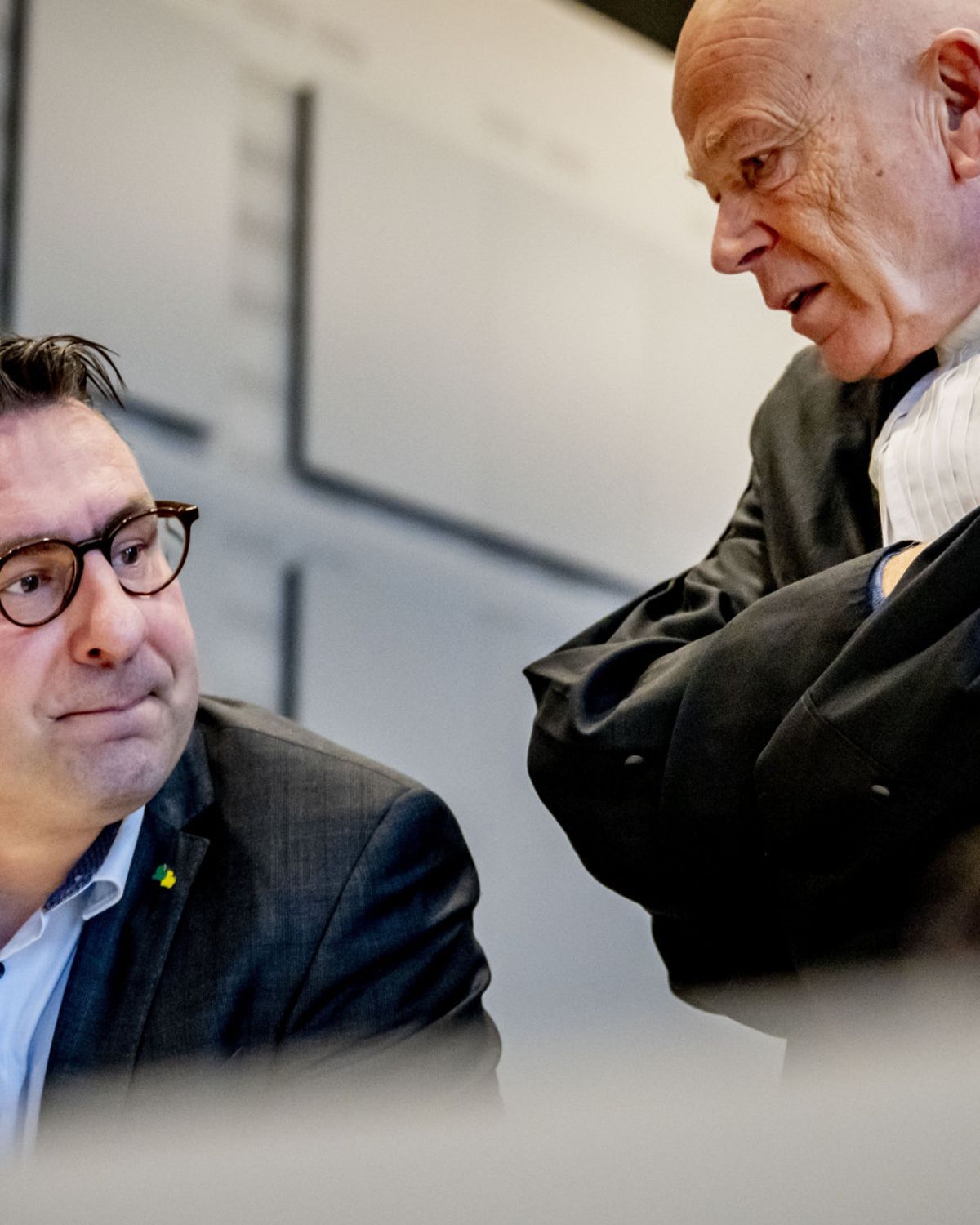 Liveblog rechtszaak Richard de Mos | OM laat niets heel van vrijspraak De Mos: 'Hij is omgekocht ...