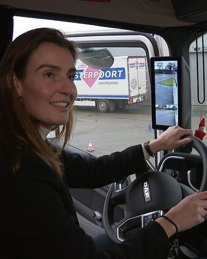 Zo is het om in een vrachtwagen te rijden: 'Het voelt echt even anders ...