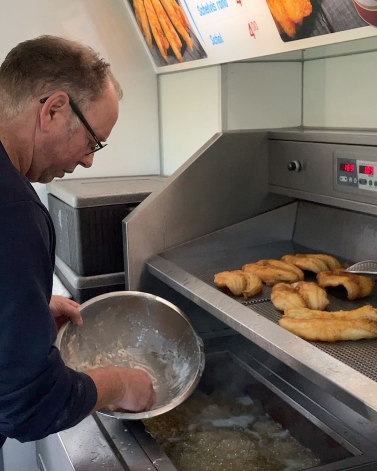 Jan Zijlstra uit Kollum rijdt al 40 jaar met de viswagen - Omrop Fryslân