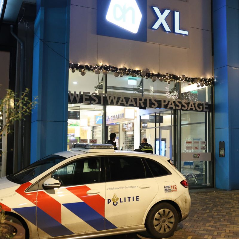 Worsteling na winkeldiefstal in XL-supermarkt, verdachte toont mes ...
