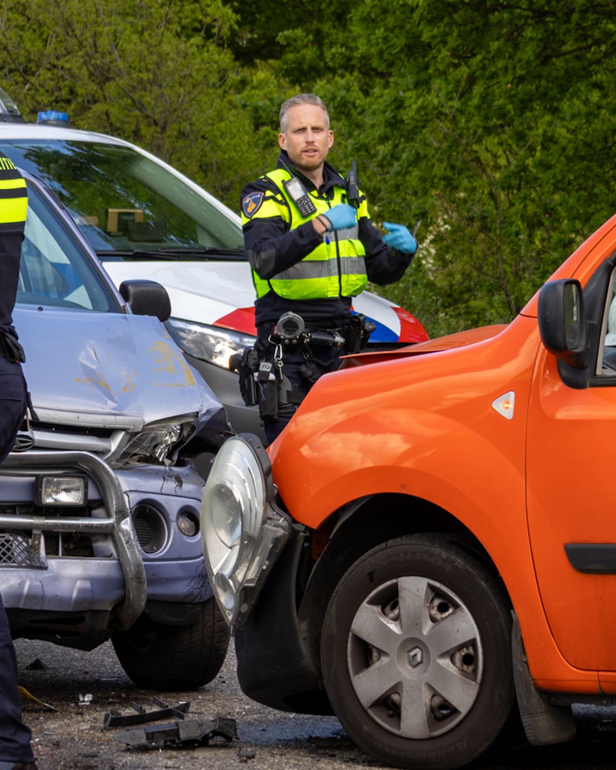 Auto's botse by útrit pompstasjon op It Hearrenfean - Omrop Fryslân