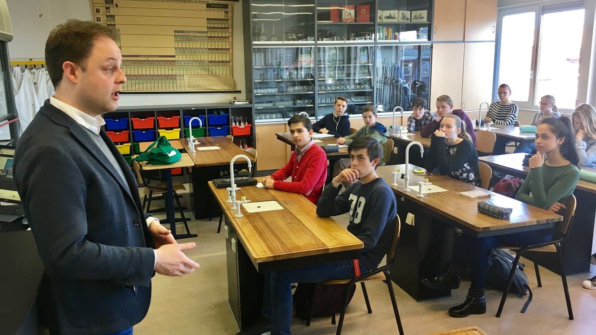 Van der Molen: "Fries volkslied op Friese scholen" - Omrop Fryslân