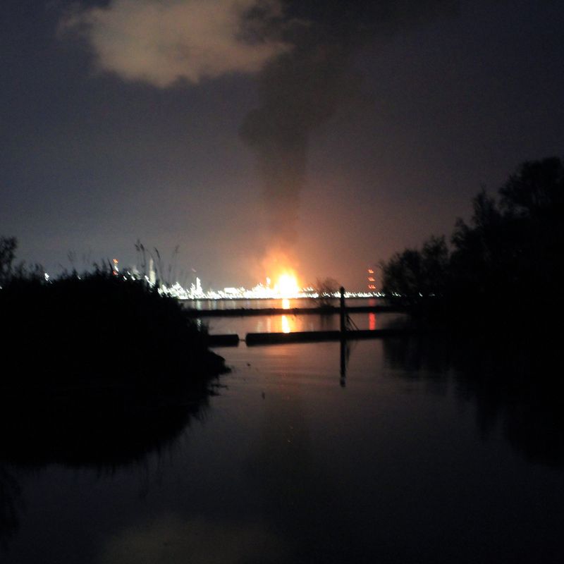Brand bij Shell Moerdijk geblust - Rijnmond