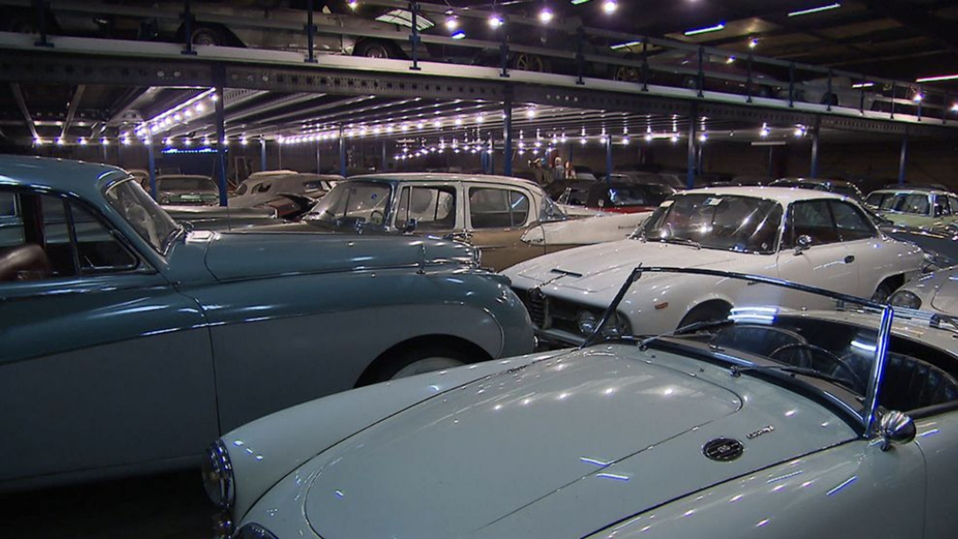 Wie Nico's collectie oldtimers wil zien, zal moeten dokken - Omroep ...