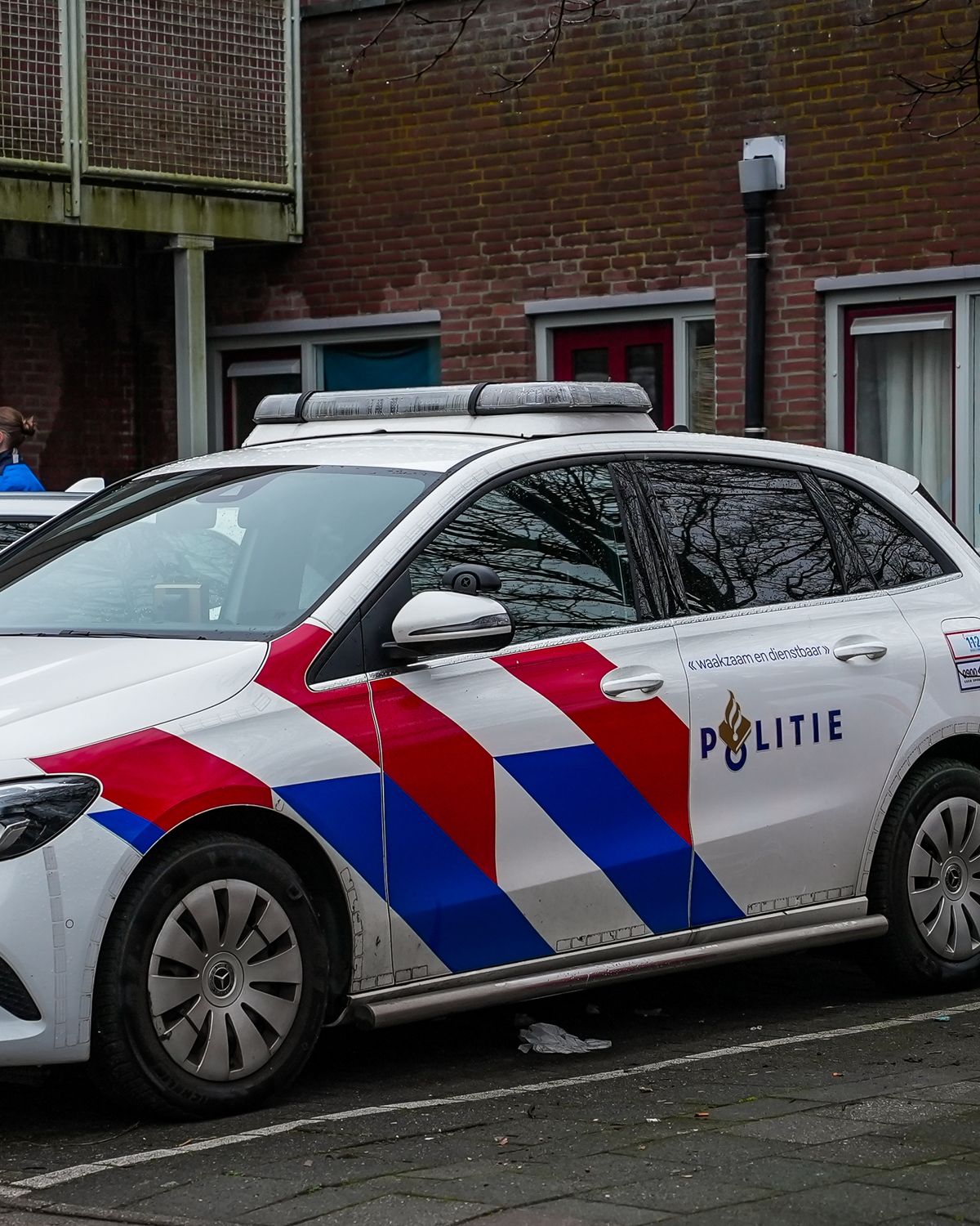Kalasjnikov, pistolen, drugs en 38.000 euro cash in huis: man 3,5 jaar ...