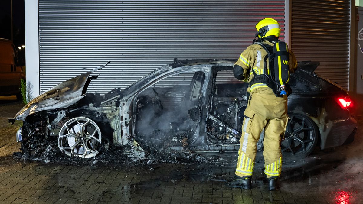 Dure Audi RS na tweede brandstichting total loss - Rijnmond