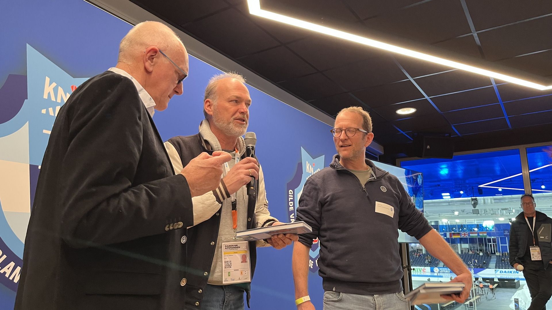 Bij 8 graden boven nul is het boek 'De Natuurijsmeester' gepresenteerd ...