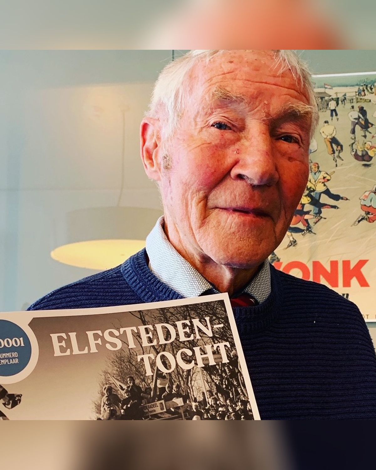 Eerste exemplaar van nieuwe Elfstedenglossy voor Reinier Paping - Omrop ...