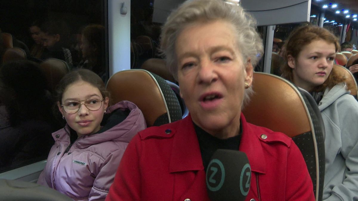 Een delegatie van de Isaac Beeckman Academie vertrekt naar Den Haag ...