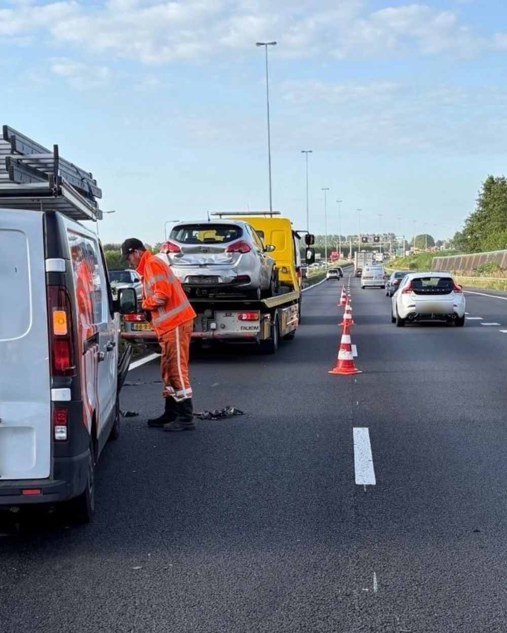 Meer dan uur vertraging door ongeluk op snelweg - Rijnmond