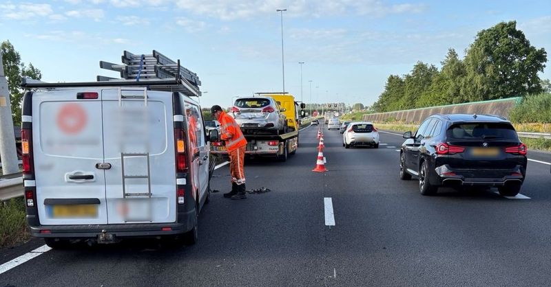 Meer dan uur vertraging door ongeluk op snelweg - Rijnmond