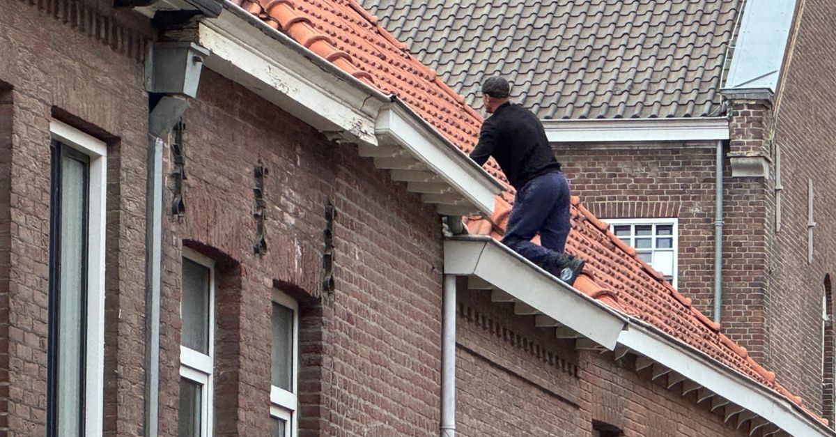 Verwarde man op dak Roermond veilig beneden en opgepakt - L1 Nieuws