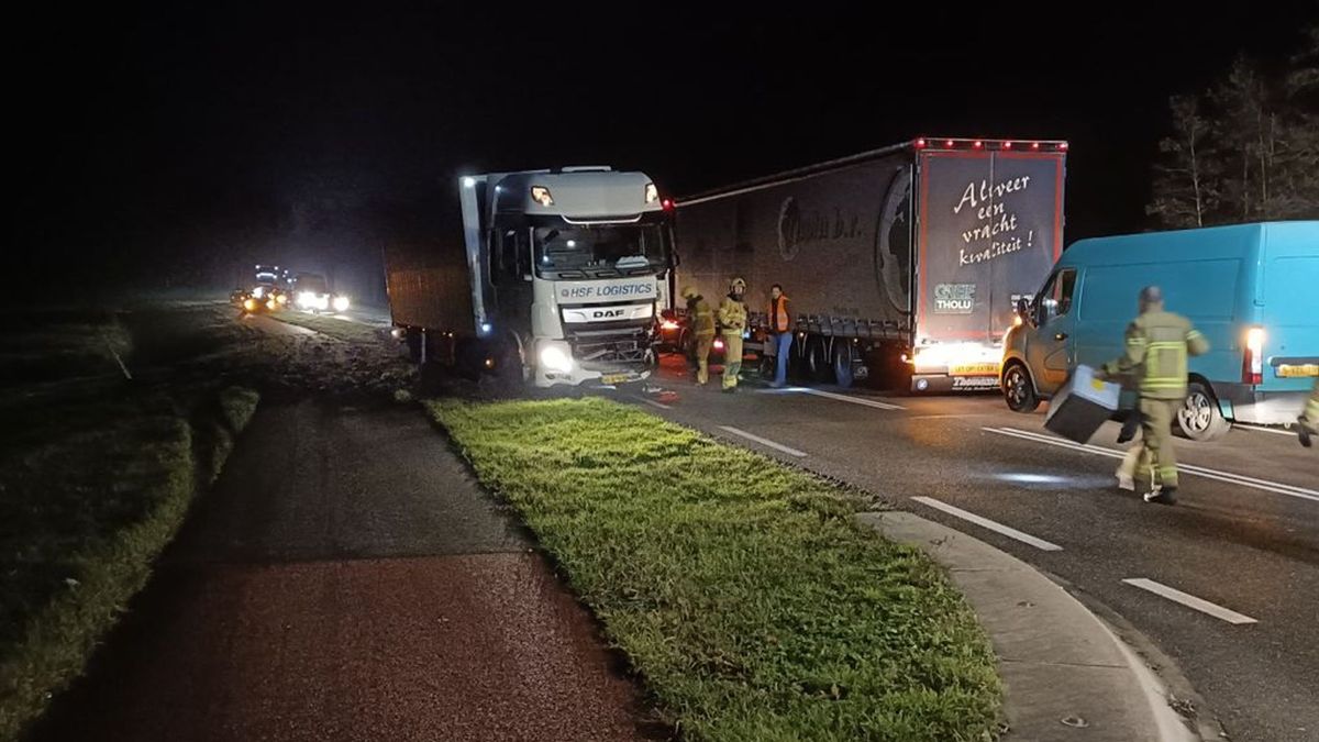 N318 in beide richtingen dicht na ongeluk - Omroep Gelderland