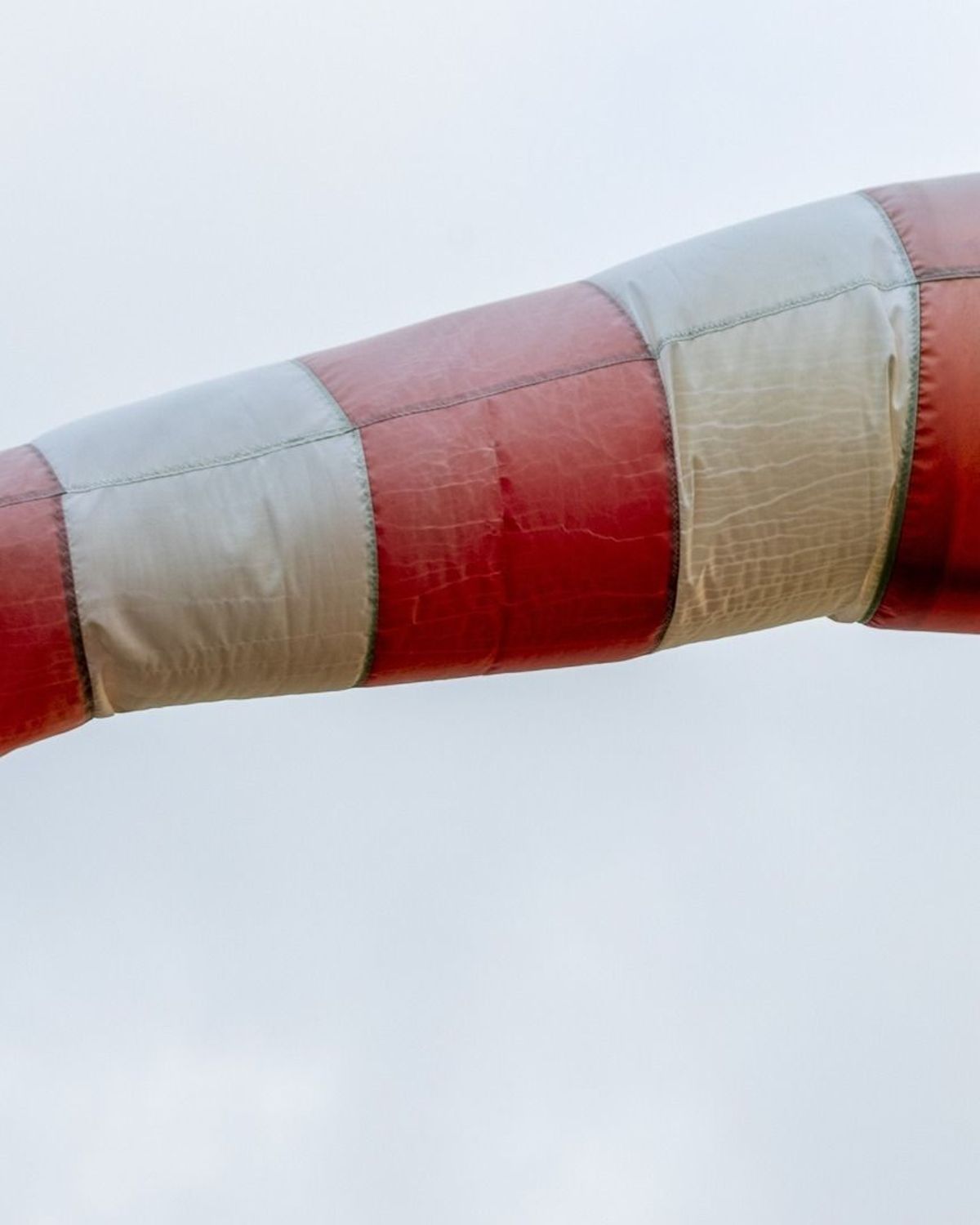 KNMI schaalt op naar hoogste weeralarm: code rood vanwege storm Poly ...
