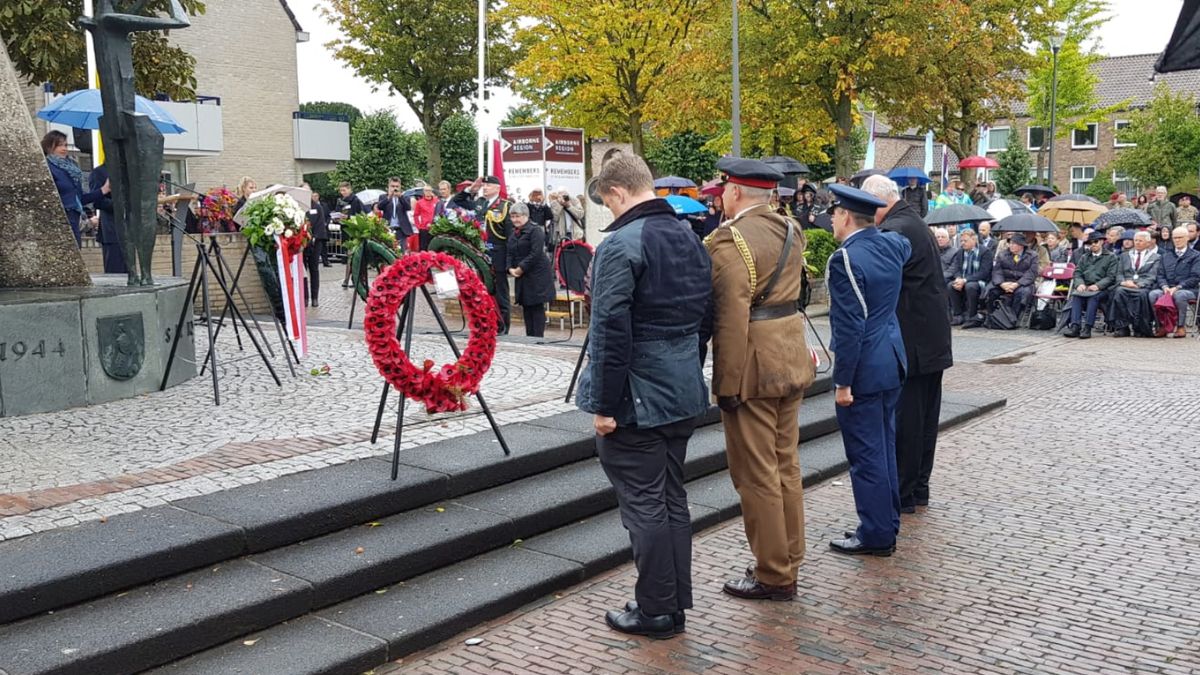 Driel herdenkt Poolse soldaten - Omroep Gelderland