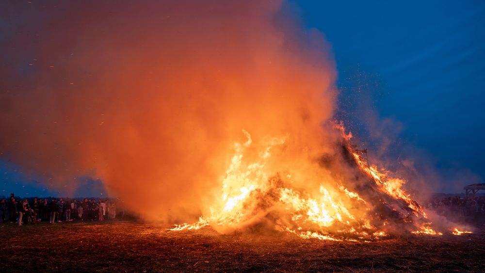 Paasvuren toch mogelijk in Drenthe: 'Meer regen dan voorspeld' - RTV ... Paasvuren toch mogelijk in Drenthe: 'Meer regen dan voorspeld' - RTV ...