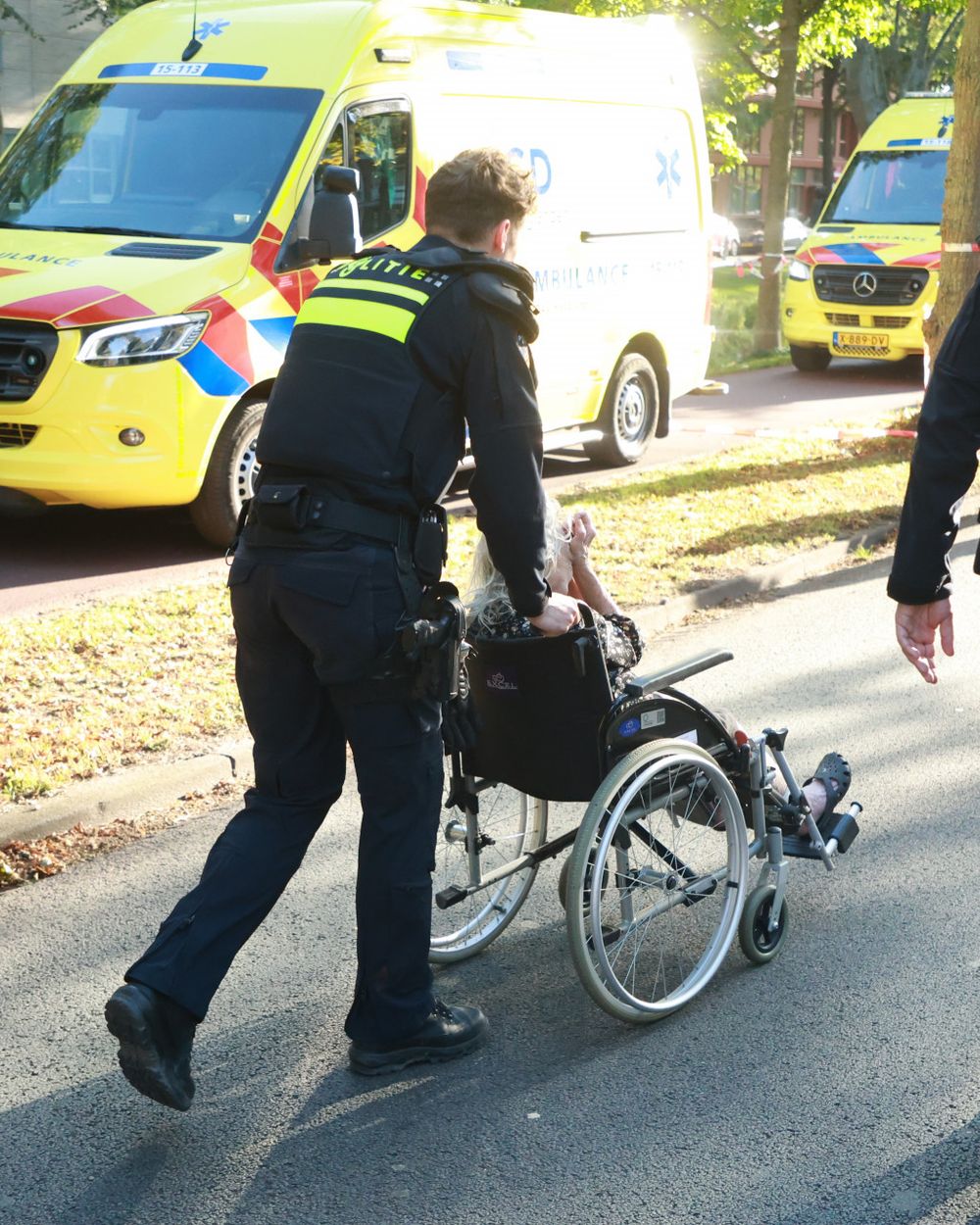 Dode en 12 gewonden bij explosie in portiekflat - Den Haag FM